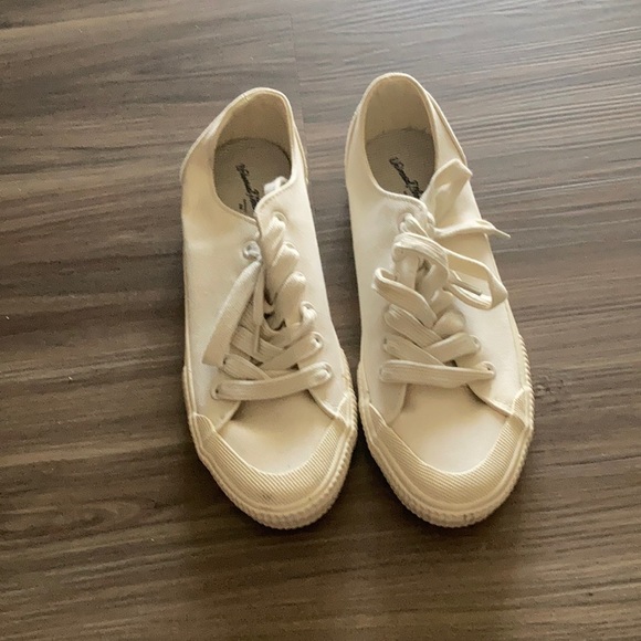 Universal Thread | Shoes | Universal Thread Cream Colored Sneakers ...